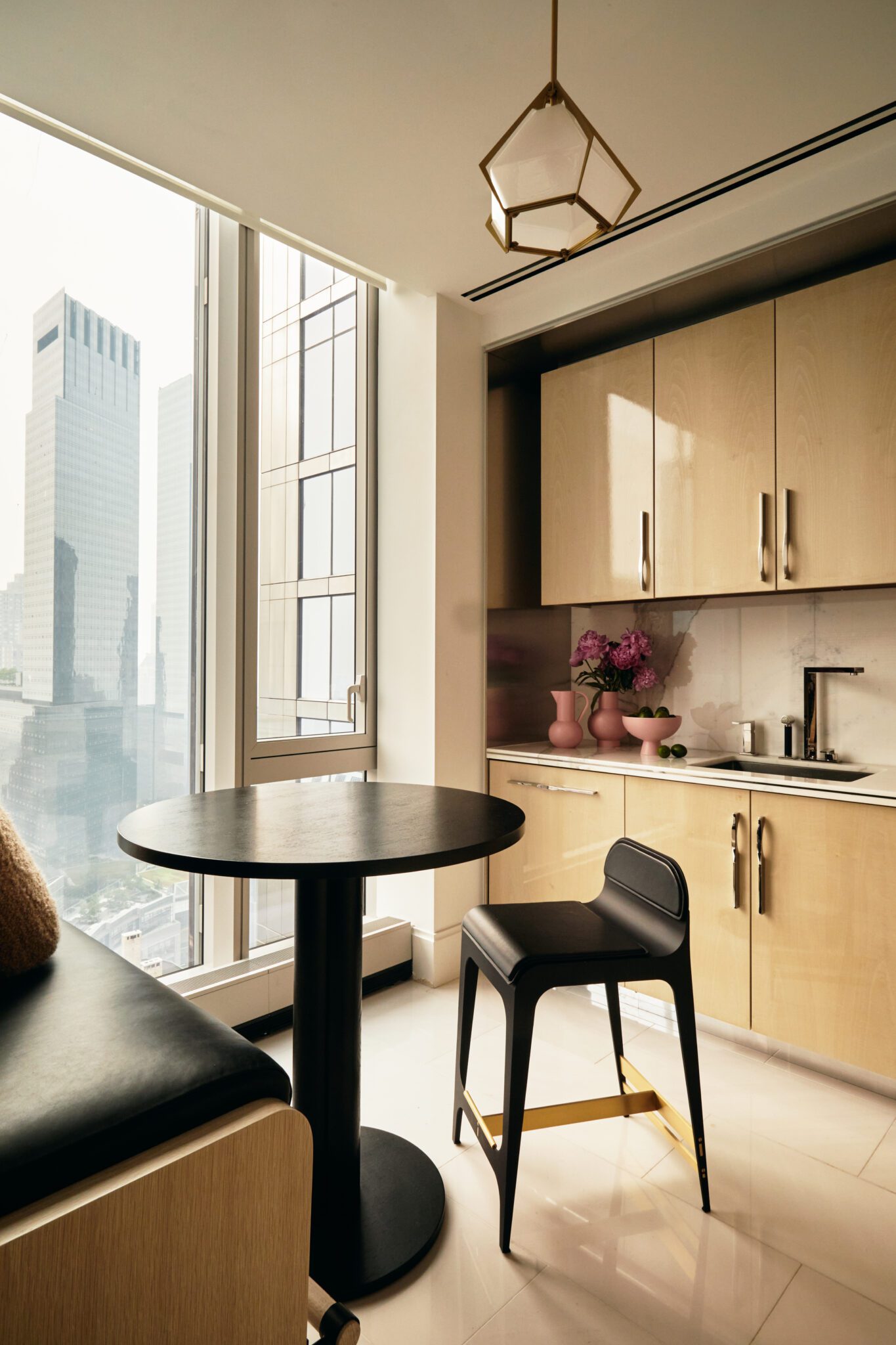 AD Italia: A warm apartment among the skyscrapers of New York — Calico ...
