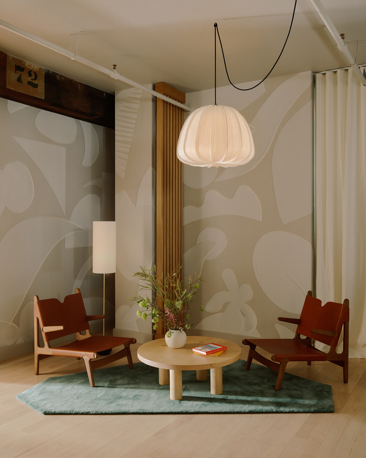 Galerie: Calico Wallpaper Founders Transform Their Brooklyn Loft ...